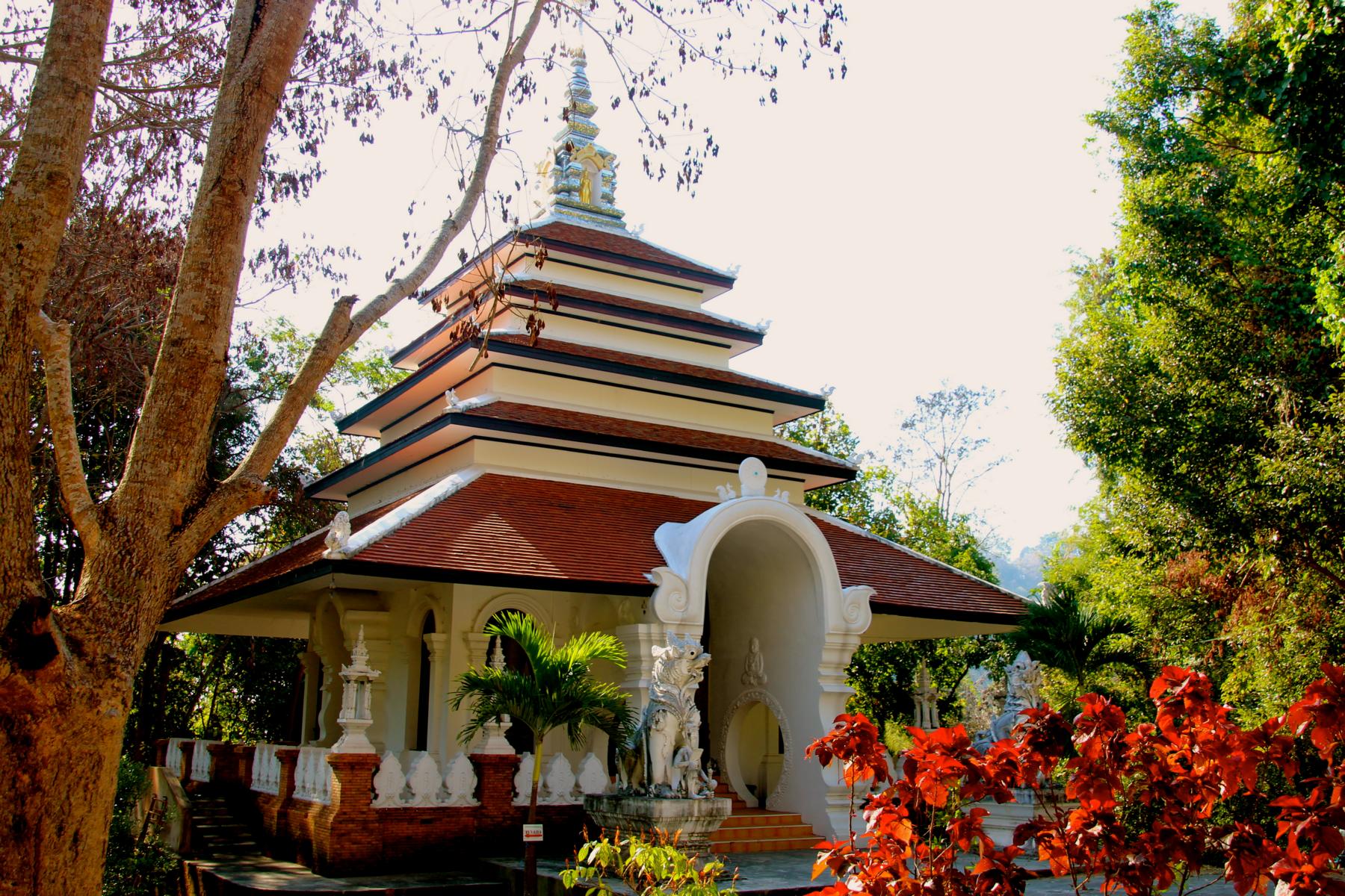 Chiang Mai: Wat Palad - der magische Tempel - Faszination Fernost